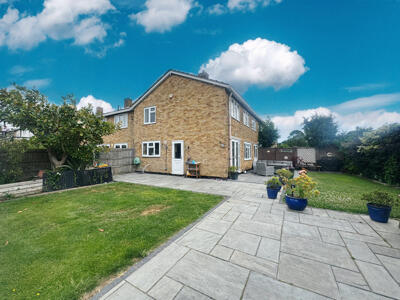 Property details for Long Gages, Basildon Offers Over £435,000 Sold ...